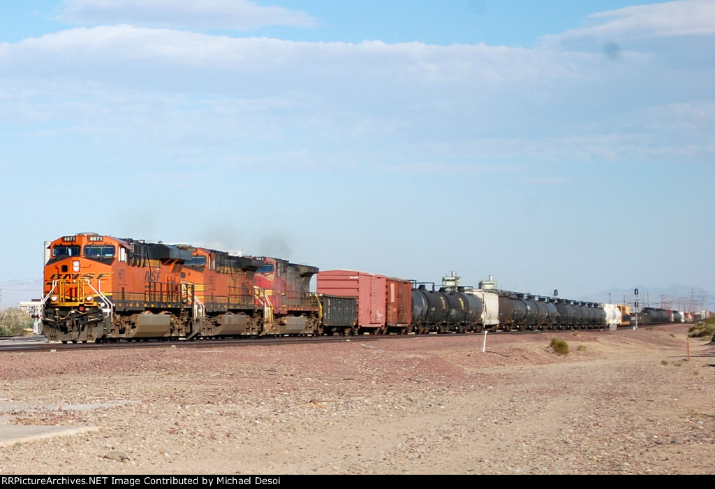 BNSF ES-44C4 #6671 leads a westbound